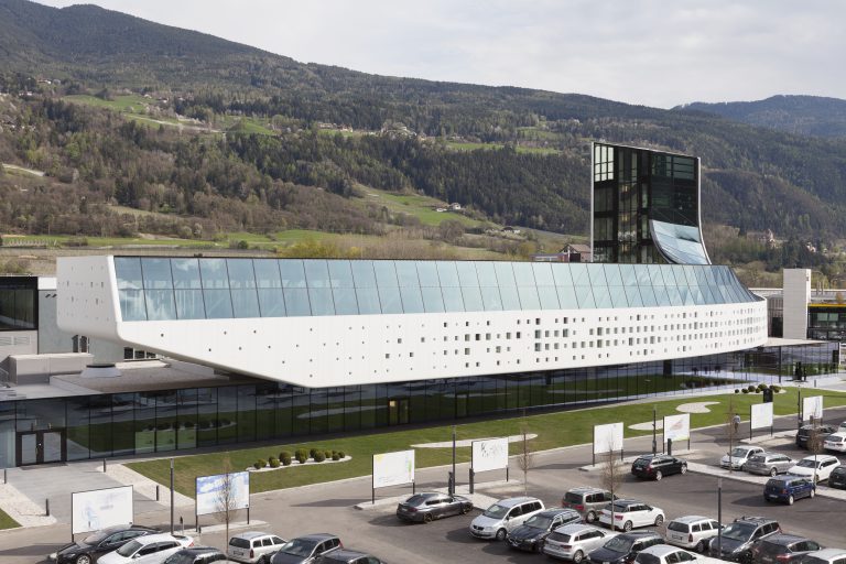 DURST PHOTOTECHNIK AG ERHÄLT NEUES HEADQUARTER IN BRIXEN • polis Magazin